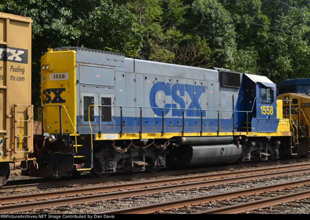 Rear shot of CSX GP15-1 1558 on Q439-03